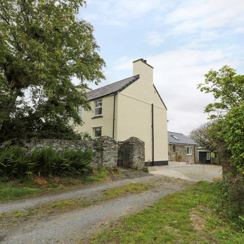 Coastal Cottages by the beach | Anglesey holiday cottages by the sea